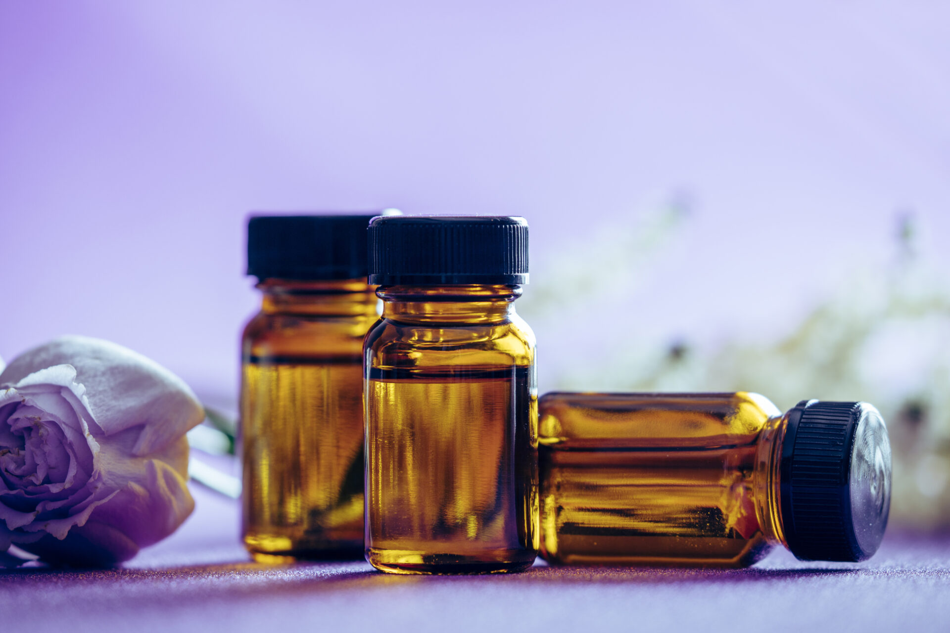 THE BEST ESSENTIAL OILS TO USE ON YOURSELF AND AROUND THE HOME - Fleur ...